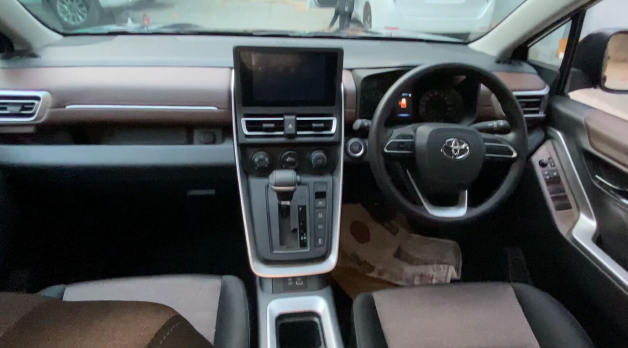 Toyota Innova Hycross GX(O) variant launched; prices start at Rs. 20.99 ...