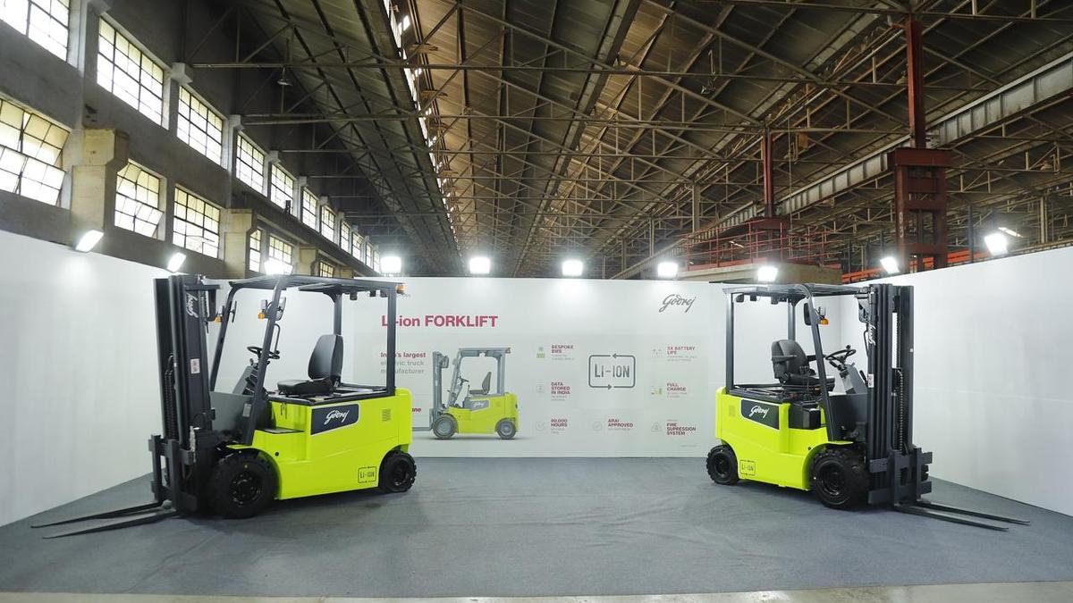Godrej Boyce Unveils India’s First Lithium-Ion Powered Forklift Truck ...