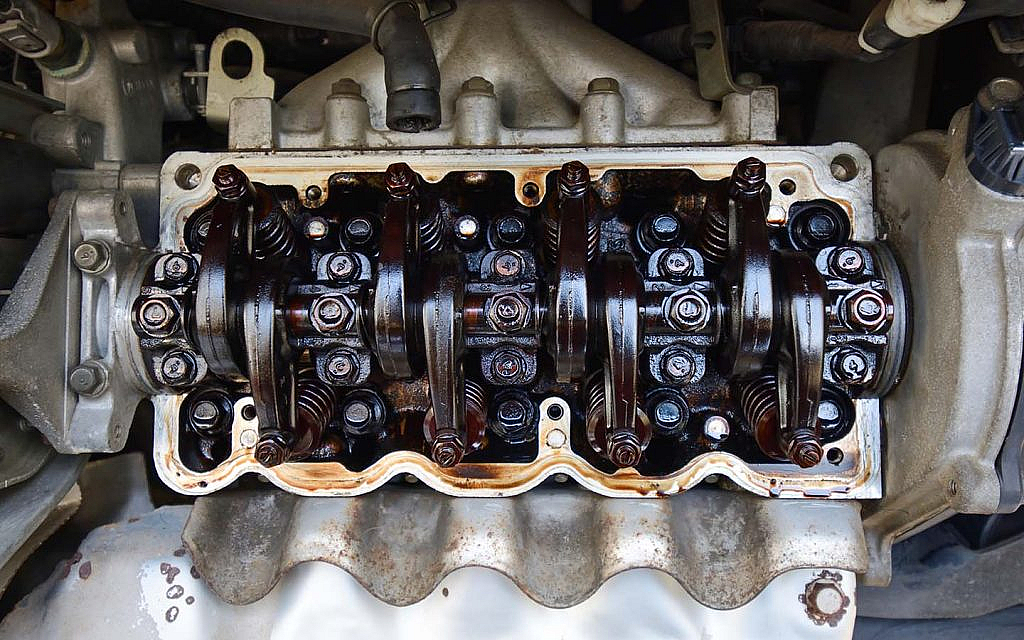 What is engine sludge and how can it be removed? -Autonexa